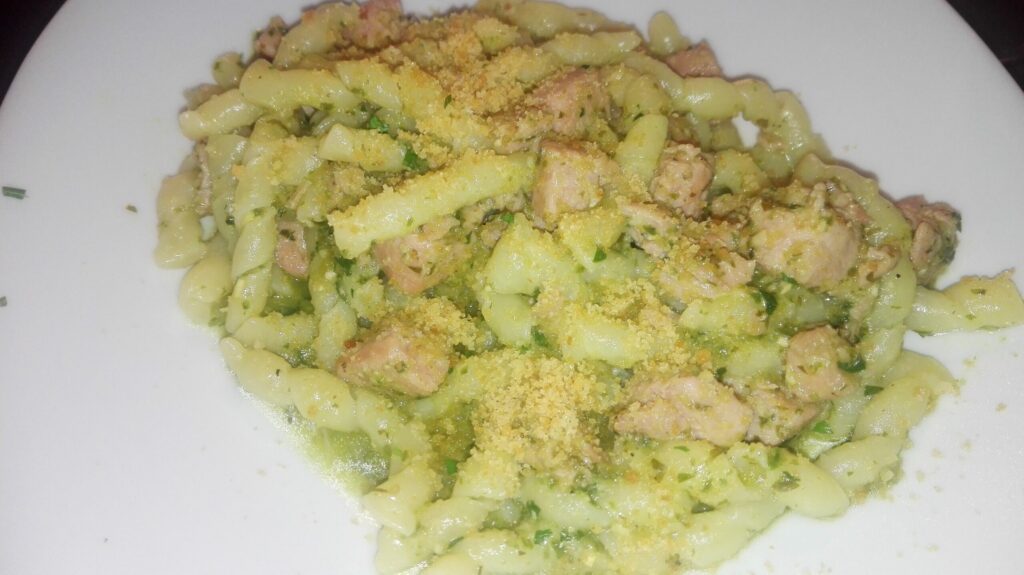 Busiate con crema di zucchine e tonno fresco