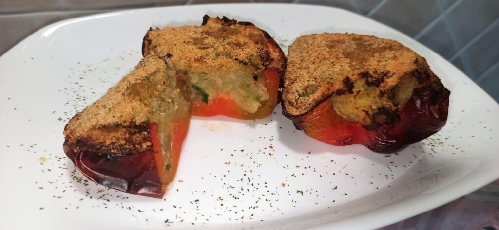 Peperoni “imbuttunati” ripieni di patate e tonno. Facilissimi, si ...